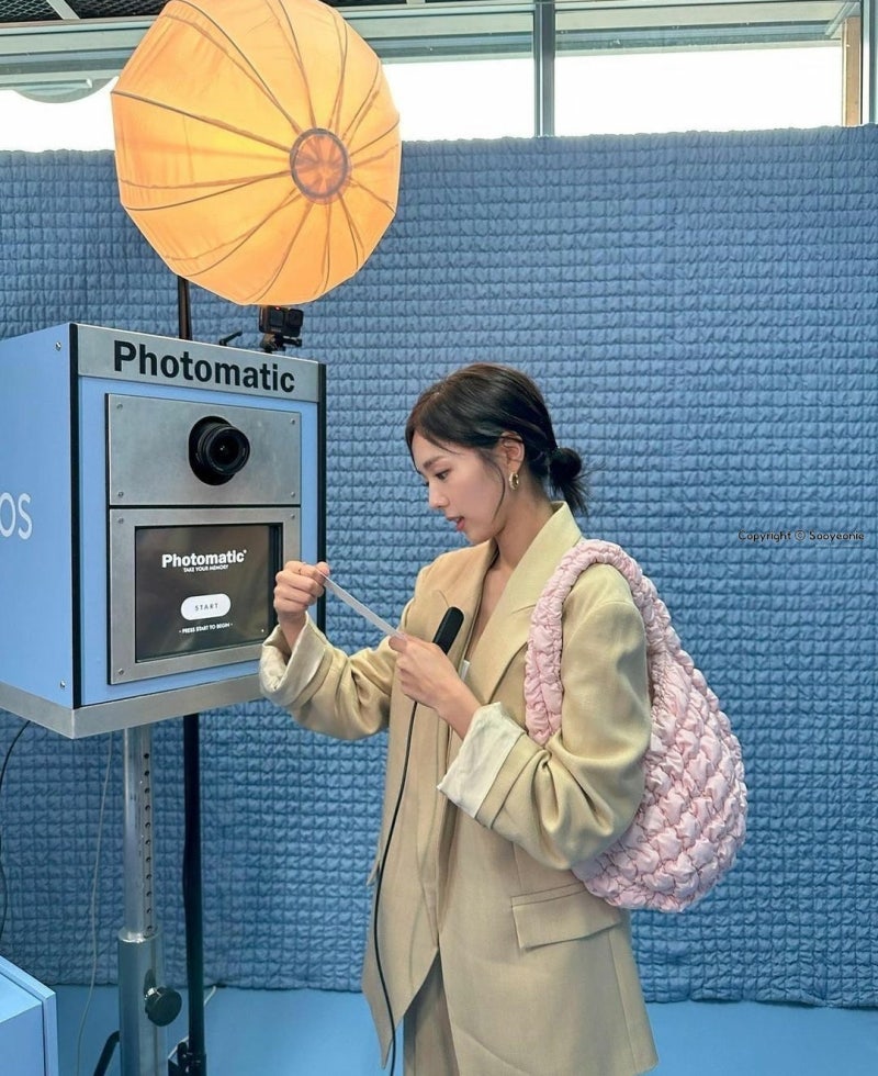 Cos 코스 퀼티드 미니백 크로스바디 초미니 신상 컬러 팝업 스토어 키링까지 역시 구름백 네이버 블로그